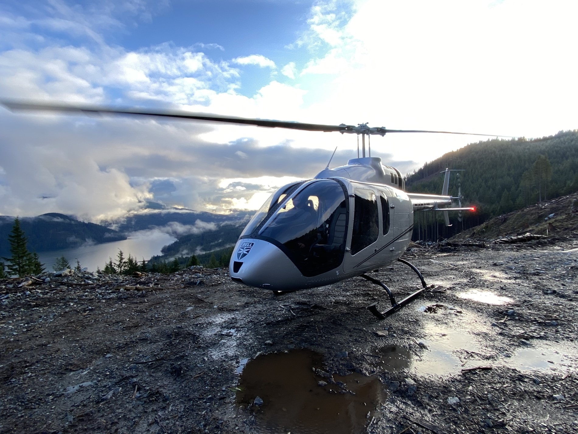 Bell 505 オペレーターの声: George Tecklenborg